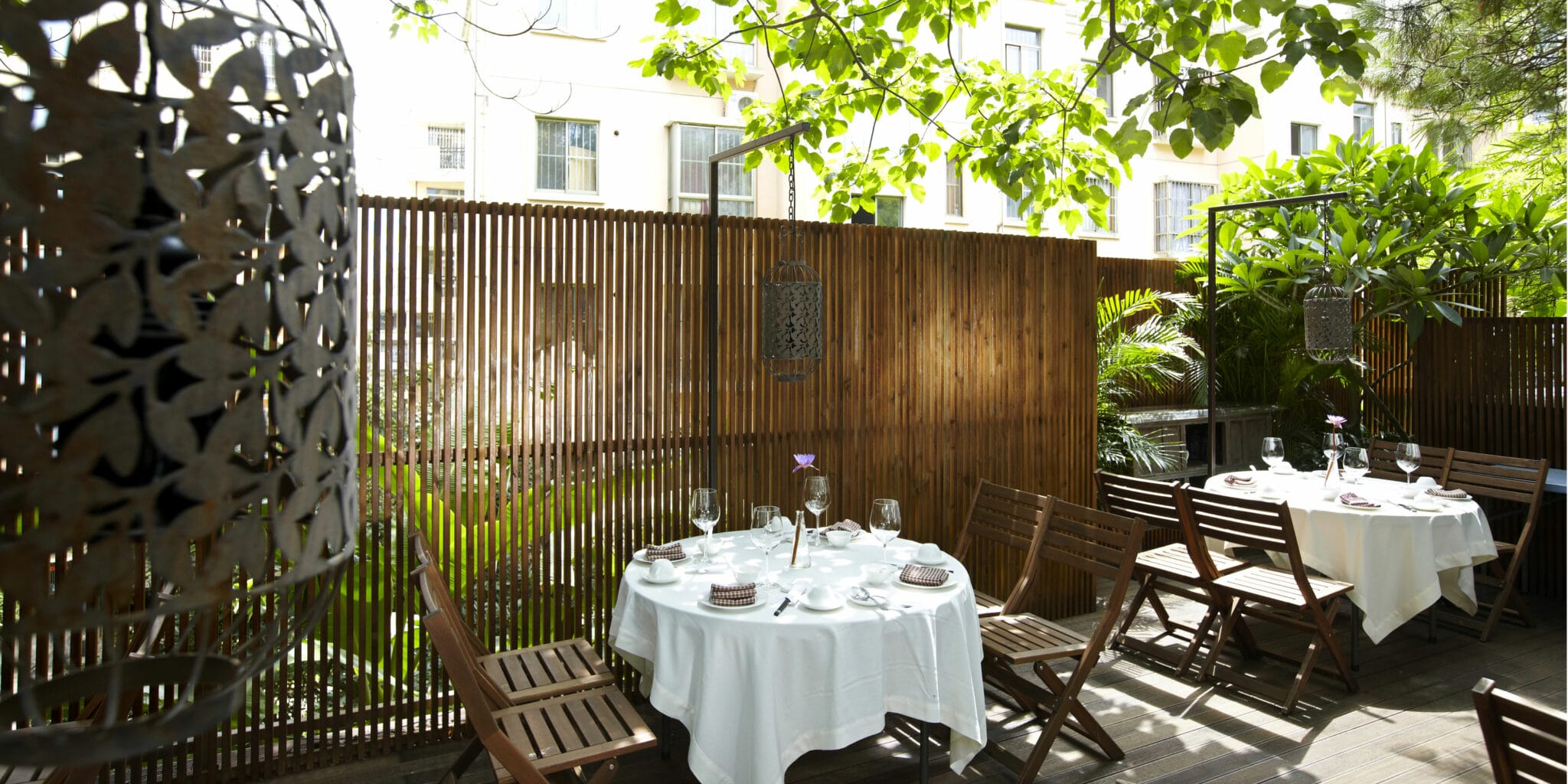 Tuinpanelen: materialen, opties & prijzen [+ inspiratie!]